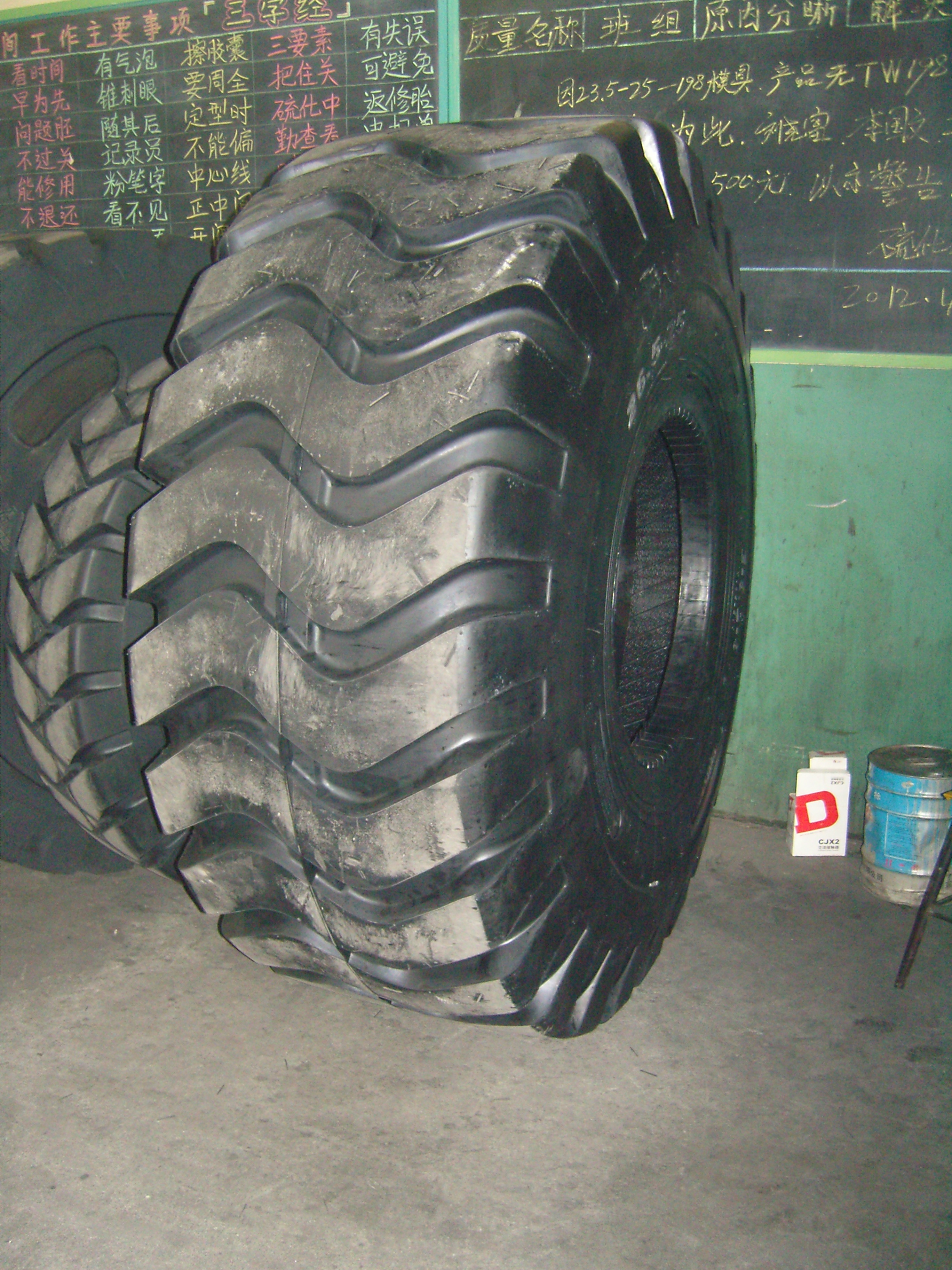 1800 R25 Tires - High Quality Bias Truck Tire for Loaders