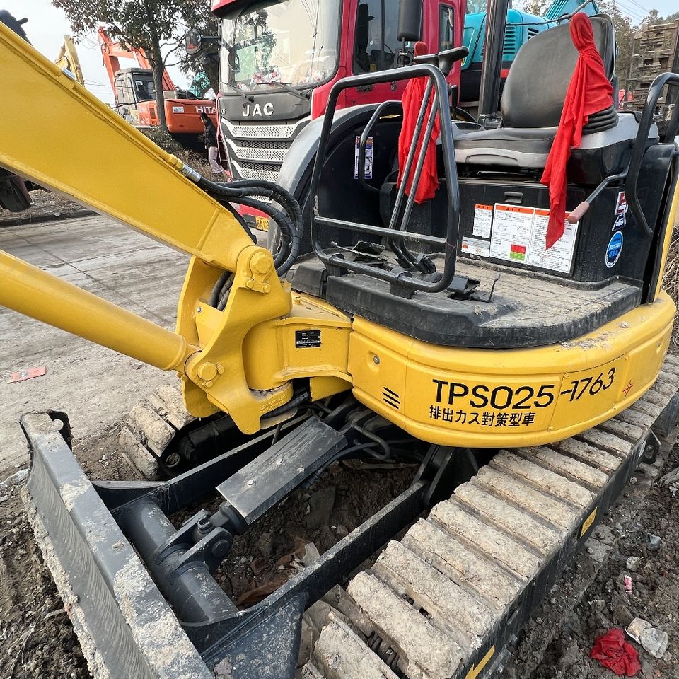 Second-Hand 3.5 Ton Komatsu PC35 Excavator With Digging Bucket Used ...