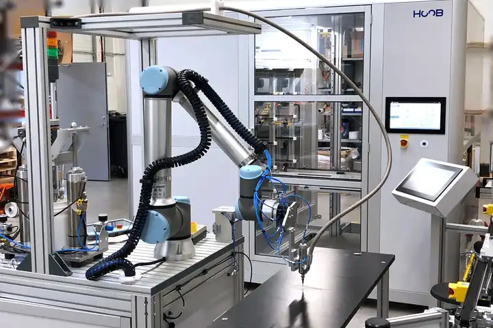 Glue Dispensing Robot Ur5e - Precision and Efficiency