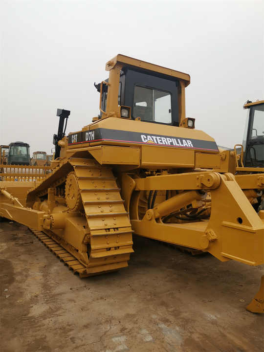 Japan Made Triangle Track Caterpillar D7H Crawler Bulldozer