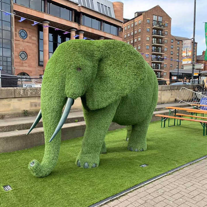 Tropical Animals on Artificial Grass - Durable Outdoor Ornaments
