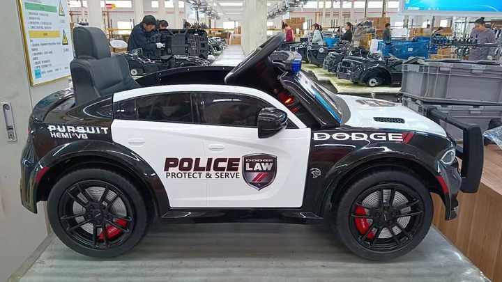 DODGE CHARGER SRT HELLCAT REMOTE CONTROL KIDS ELECTRIC CAR