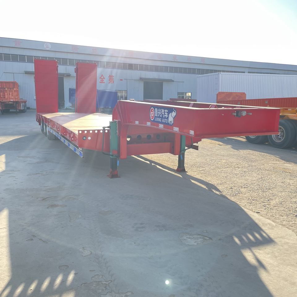 Professional Manufacturer's Steel Low-bed Three-axis Truck Low-bed Semi-trailer, Suitable for ...