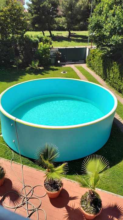 IPOOLGO Outdoor Portable Inflatable Swimming Pool - Durable & Fun