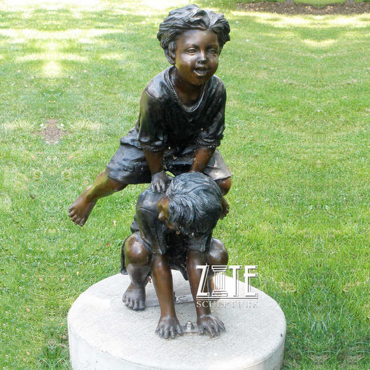 Custom Life Size Metal Bronze Peeing Boy Water Fountain Statue