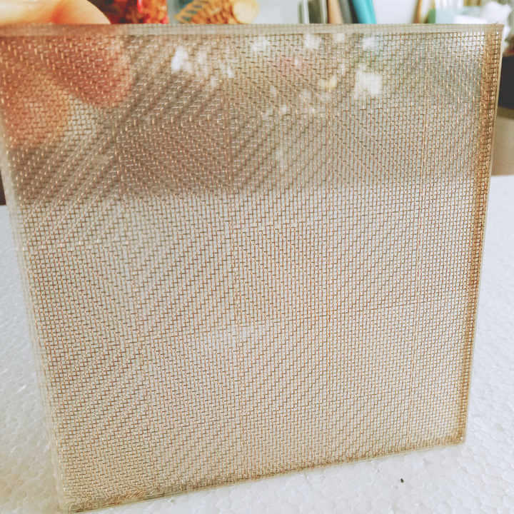Decorative Sandwich Glass Partitions with Laminated Wire Mesh