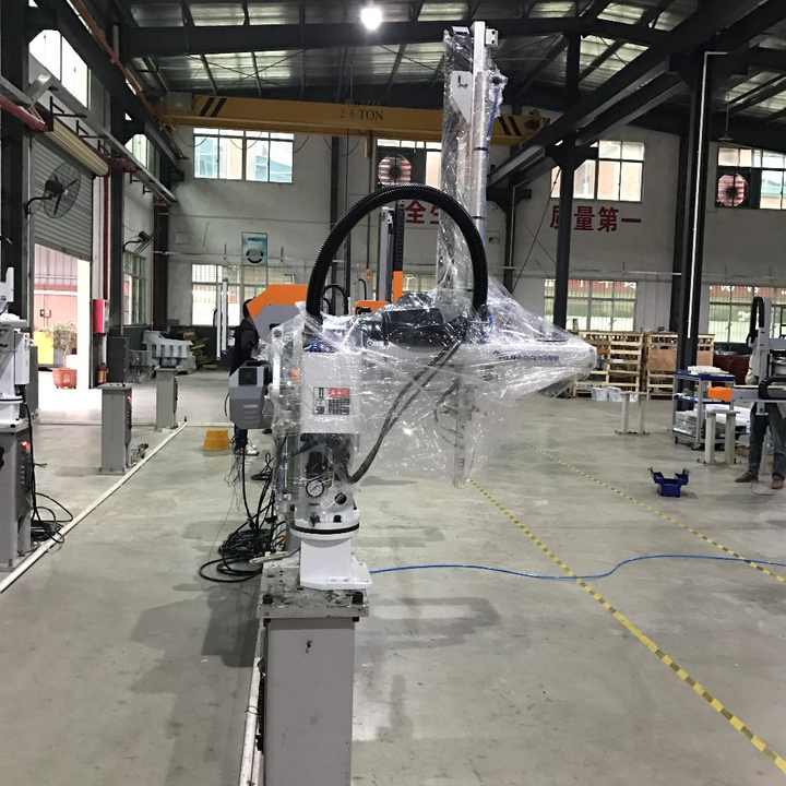 Industrial robot arm sprue picker for injection molding machine ...