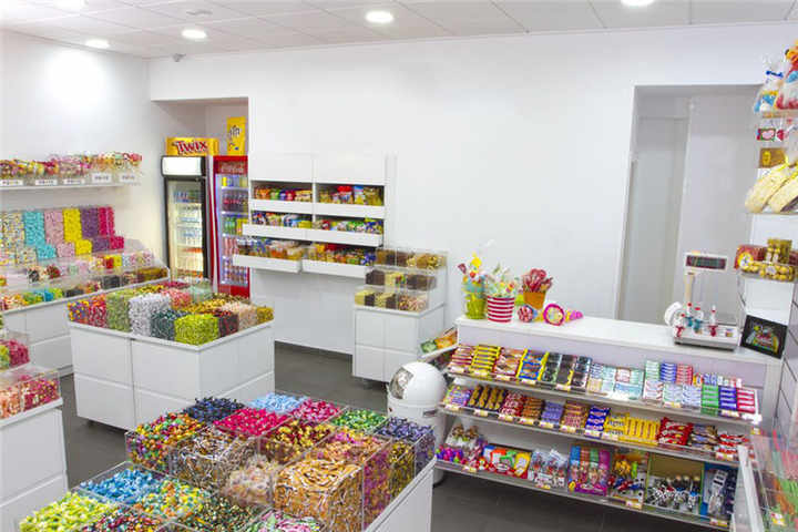 Modern Candy Store Interior Layout Display Equipment Containers ...