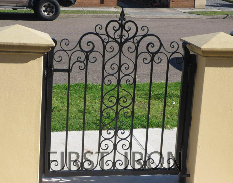 Elegant Gate Design for Small Houses - Durable & Stylish