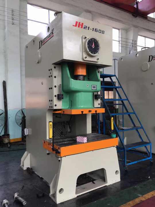 Yeni sıcak satış C tipi delme delik mini 60 ton pnömatik hidrolik pres ...