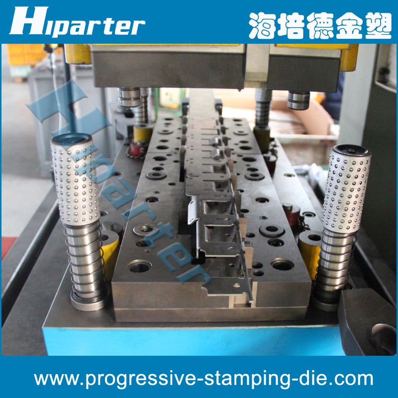 Progressive Rolling Die for Hinges - Precision & Durability