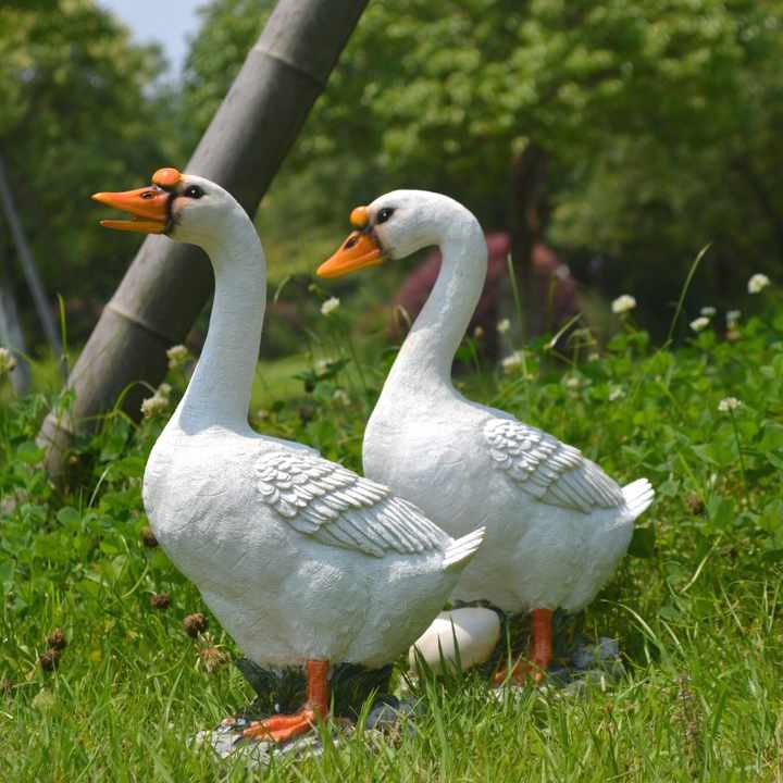 Country Style Garden Decoration Resin Goose Figurine Statue
