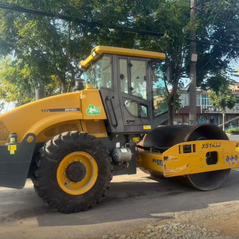 XS143J Single Drum Diesel Engine Vibratory Roller with Pump for Road ...
