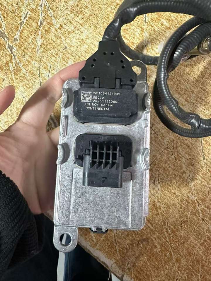 SINOTRUK Truck Spare Parts Howo Engine Parts WG1034121032 Howo Nitrogen ...