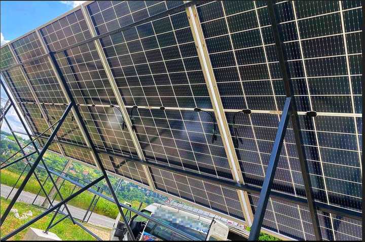 High Efficiency Solar Panels - 700W to 750W Power Output