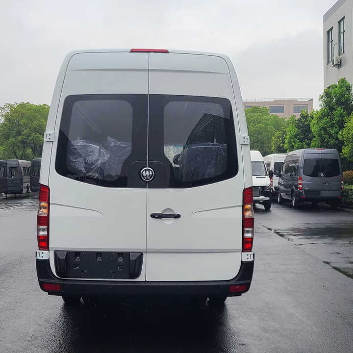 Luxury 19-Seater Microbus - Yuchai Euro V Engine 6-Speed Gearbox China ...