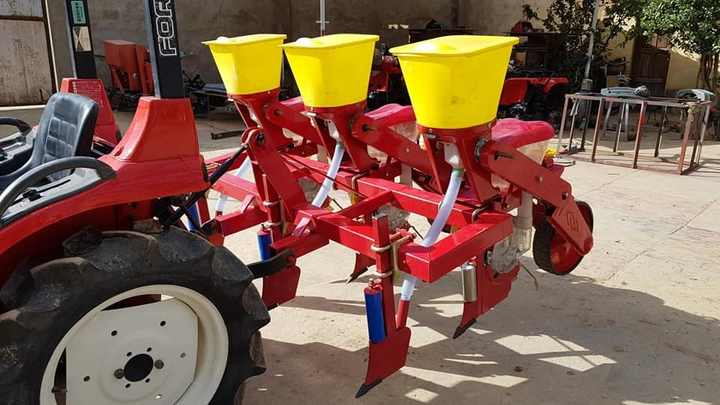 Corn Planter Zero Till Corn Seeder - 4 Row Transplanting Machine