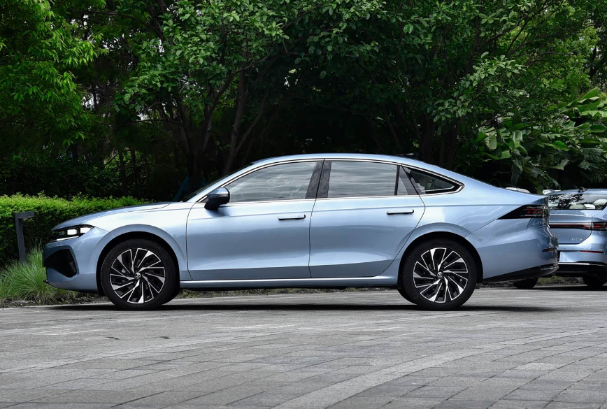 For 2025 New Sagitar 300tsi DSG R16 Left Sedan High Speed 200 Km/h ...