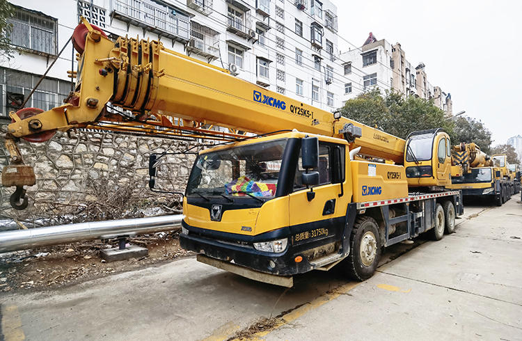 XCMG official QY25K-II used mobile crane 25 tons used truck crane for sale Products from XCMG E ...