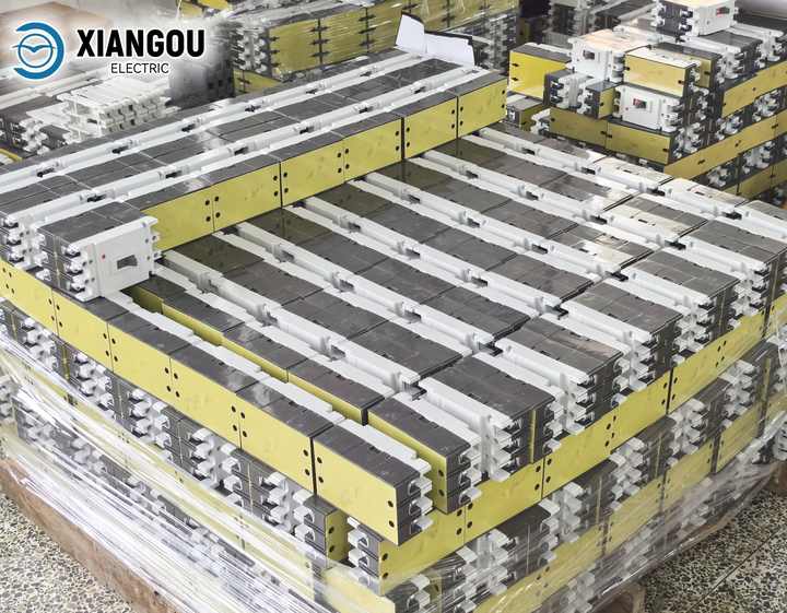 XIANGOU CM1 CM3 Safe MCCB 2P 4P Low Voltage Electric AC DC Molded Case Circuit Breaker| Alibaba.com