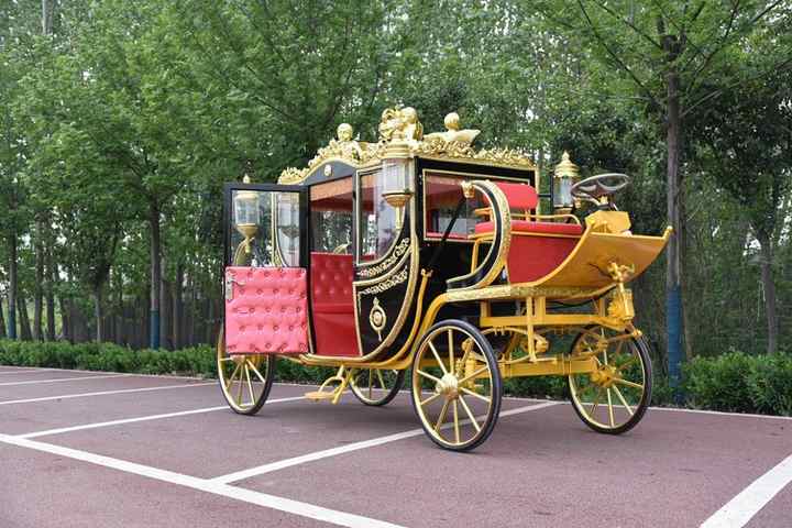 Luxury Gold State coach Horse Drawn Carriage With Electric Power