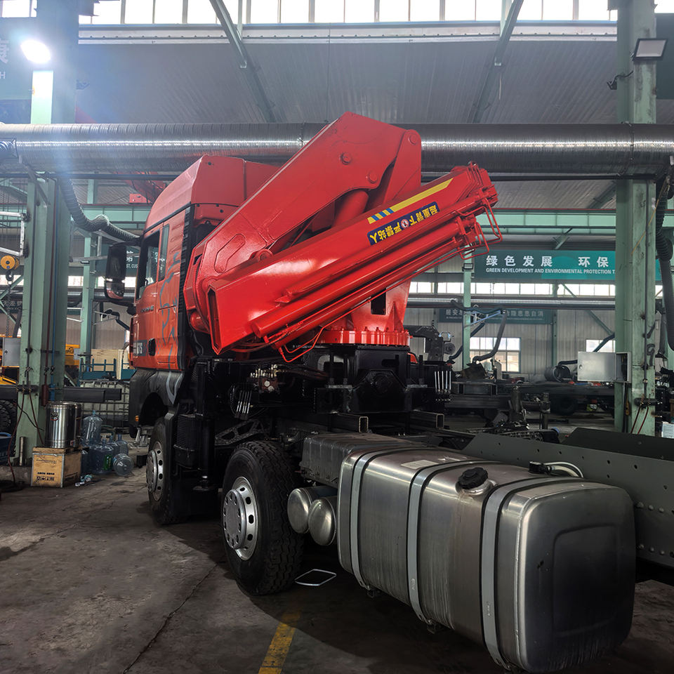Truck Mounted Knuckle Crane Vehicle with Floding Boom Crane for Sale ...