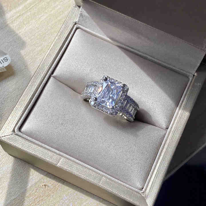 Vintage Fashion KYRA0868 CZ Ring - Elegant Engagement