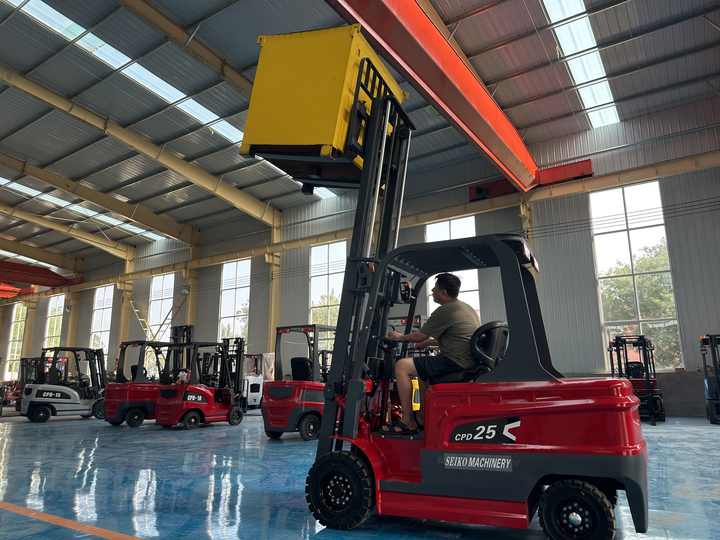 Small All Terrain Electric Forklift 2 Ton 2.5 Ton 3 Ton Wheel Versatile Electric Lift Vehicles ...