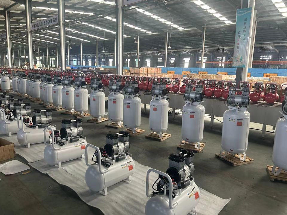 Portable 200L Vertical Tank Air Compressor High Performance 7.5KW Oil ...