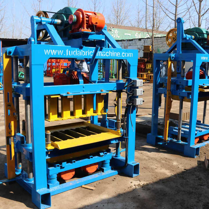Efficient Hallow Blocks and Bricks Making Machine - QT4-40