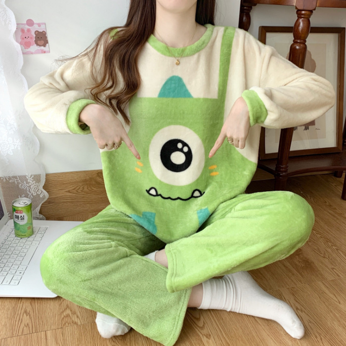 Lujo y comodidad: Disfrute de la lujosa pijama Kuromi para mujer.