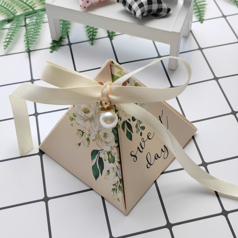Recycled Material Triangular Pyramid Shape Gift Box Glossy Lamination ...