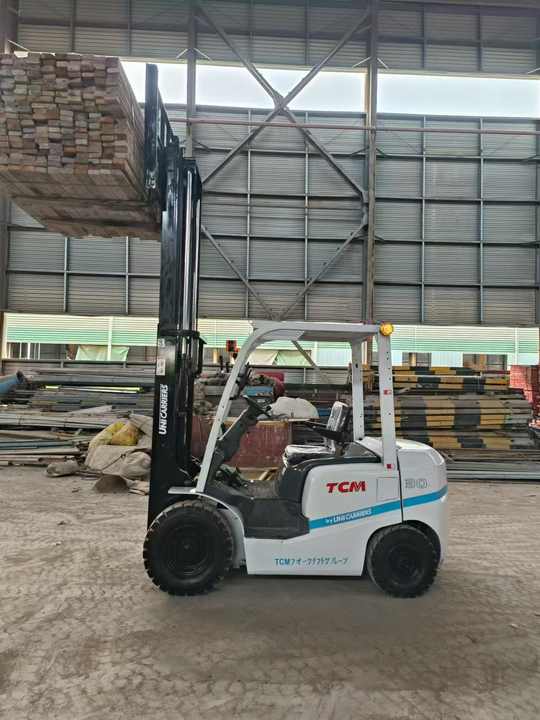 Warehouse Handling Using TCM30 Forklift 3 Tons TCM FD30 Used Forklift ...