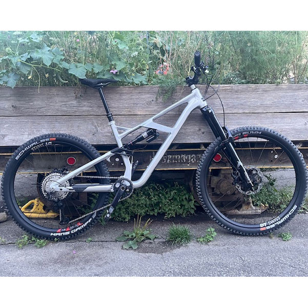 How to Choose a Mountain Bike Double Suspension: Expert Buying Guide