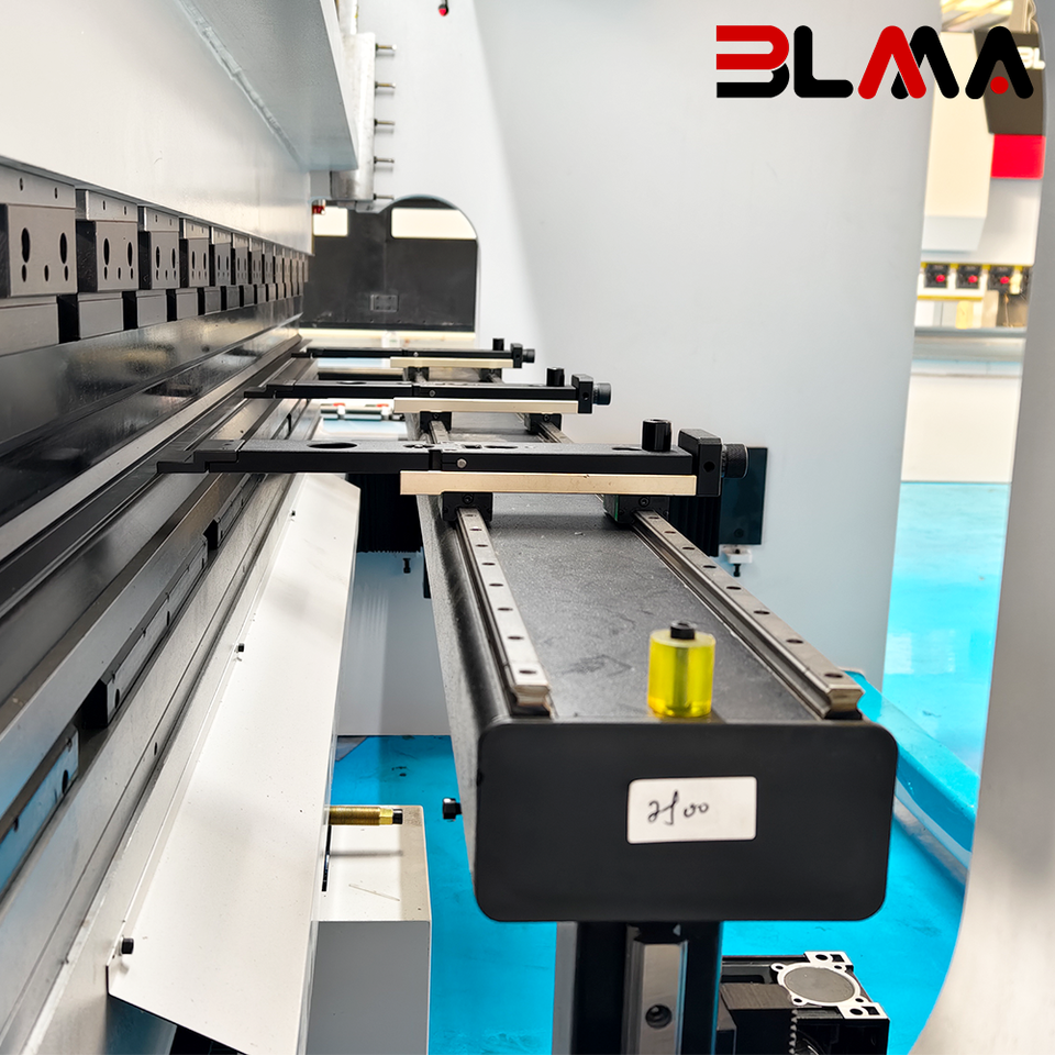 Quality CNC Press Brake Machine for Metal Sheets Advanced Delem Control ...