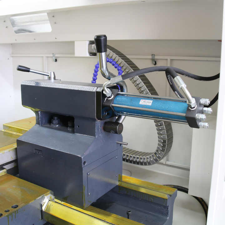 CAK6150V Torno CNC - Medium Duty Lathe with Stepless Speed
