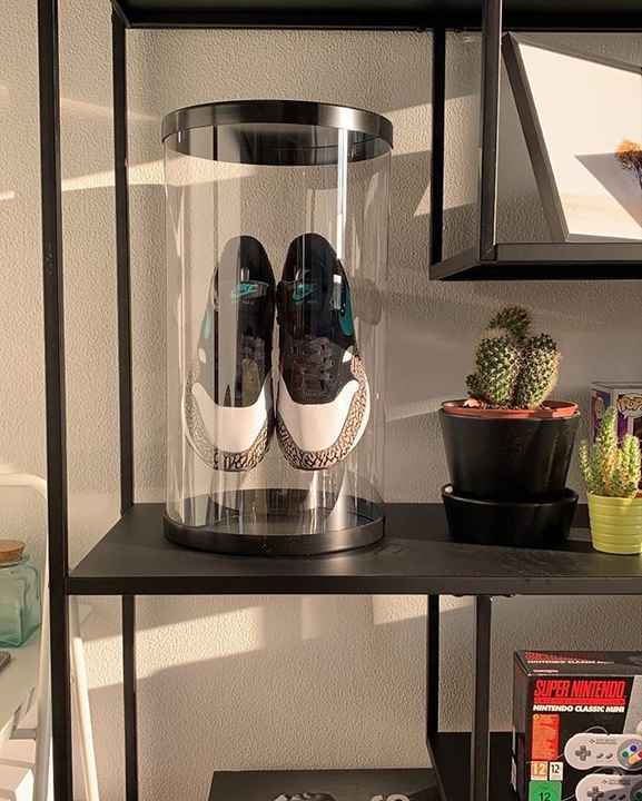 Sneakertube Capsule Shoes Box - Modern Floating Display