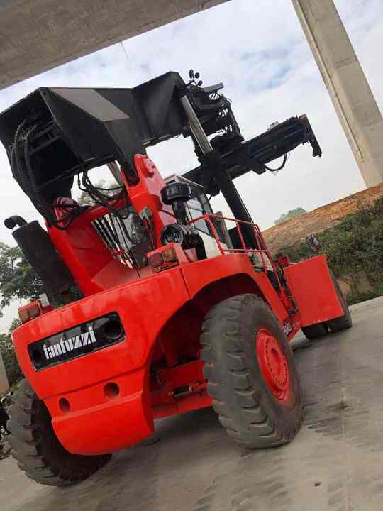 Fantuzzi Stacker Frontal Crane CS45K - 45T Lifting Capacity