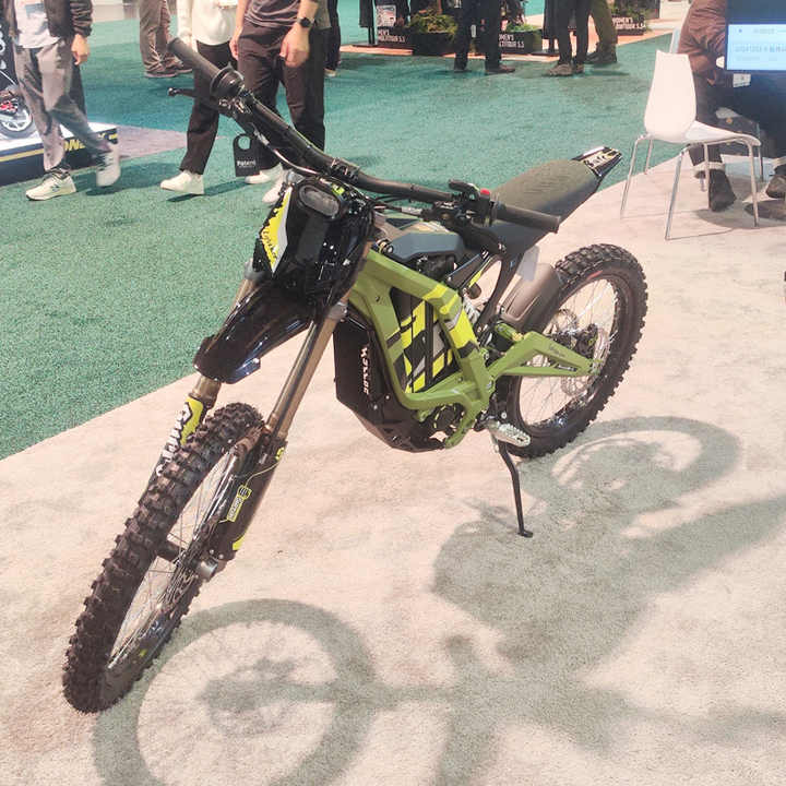 2025 Surron Light Bee X - 8000W Carbon Black Mountain Bike