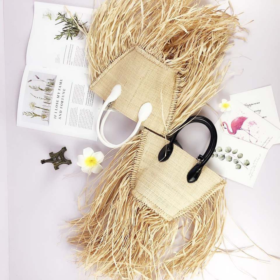 Shop Our Factory Fashion Tassel Raffia Straw Shoulder Bag