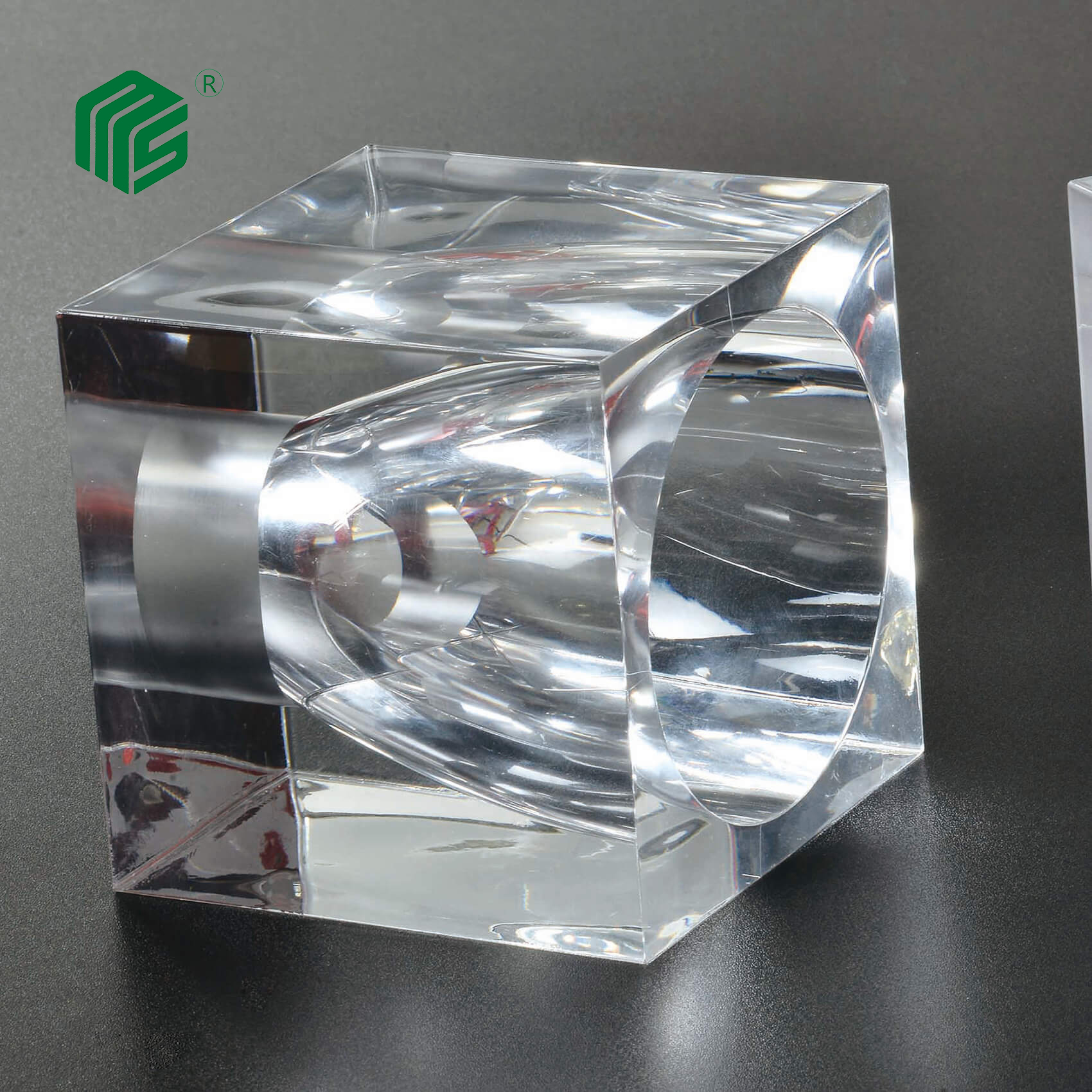 Shop Large Clear Plastic Balls for Elegant Display Solutions