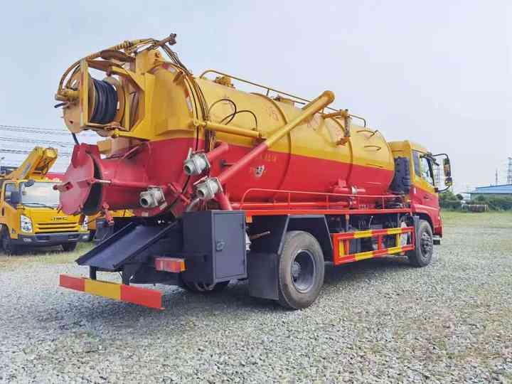 Dongfeng 15m3 Urban Pipeline Dredging and Sewage Suction Truck 230hp High-quality Vacuum ...
