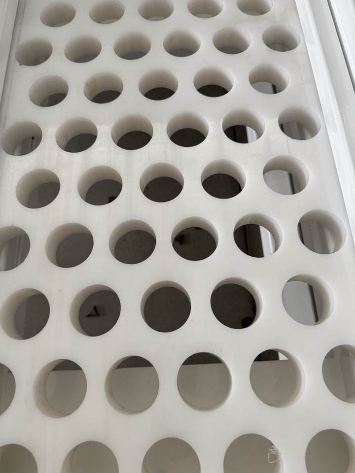 For Large Particles, Blocks and Plastic Granules. Square Linear ...