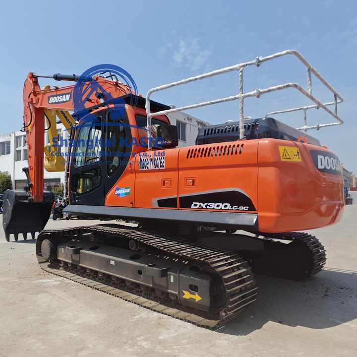 Used Excavator Doosan DX300LC Good Price for Sale of Large Mechanical ...