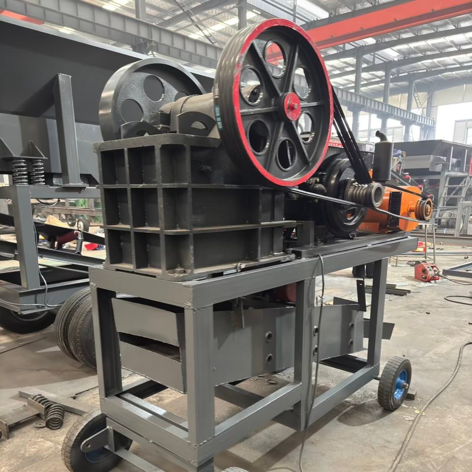 Small Farm Crusher Easy to Maintain and Mobile Mini Mobile Jaw Crusher ...