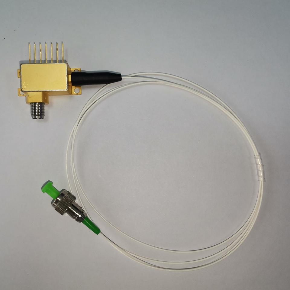 1550nm DFB Laser Module 10mW 2.5Gb/s Directly Modulated SM Fiber ...