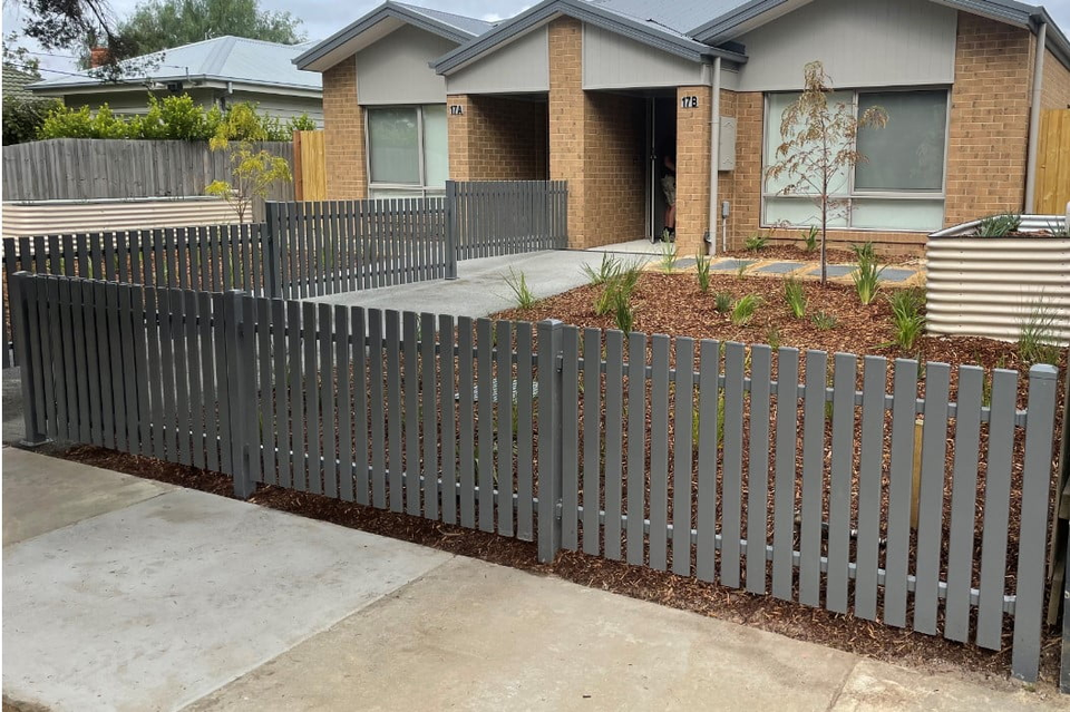Structural Aluminum Vertical Picket Fence for Long Term Commercial ...