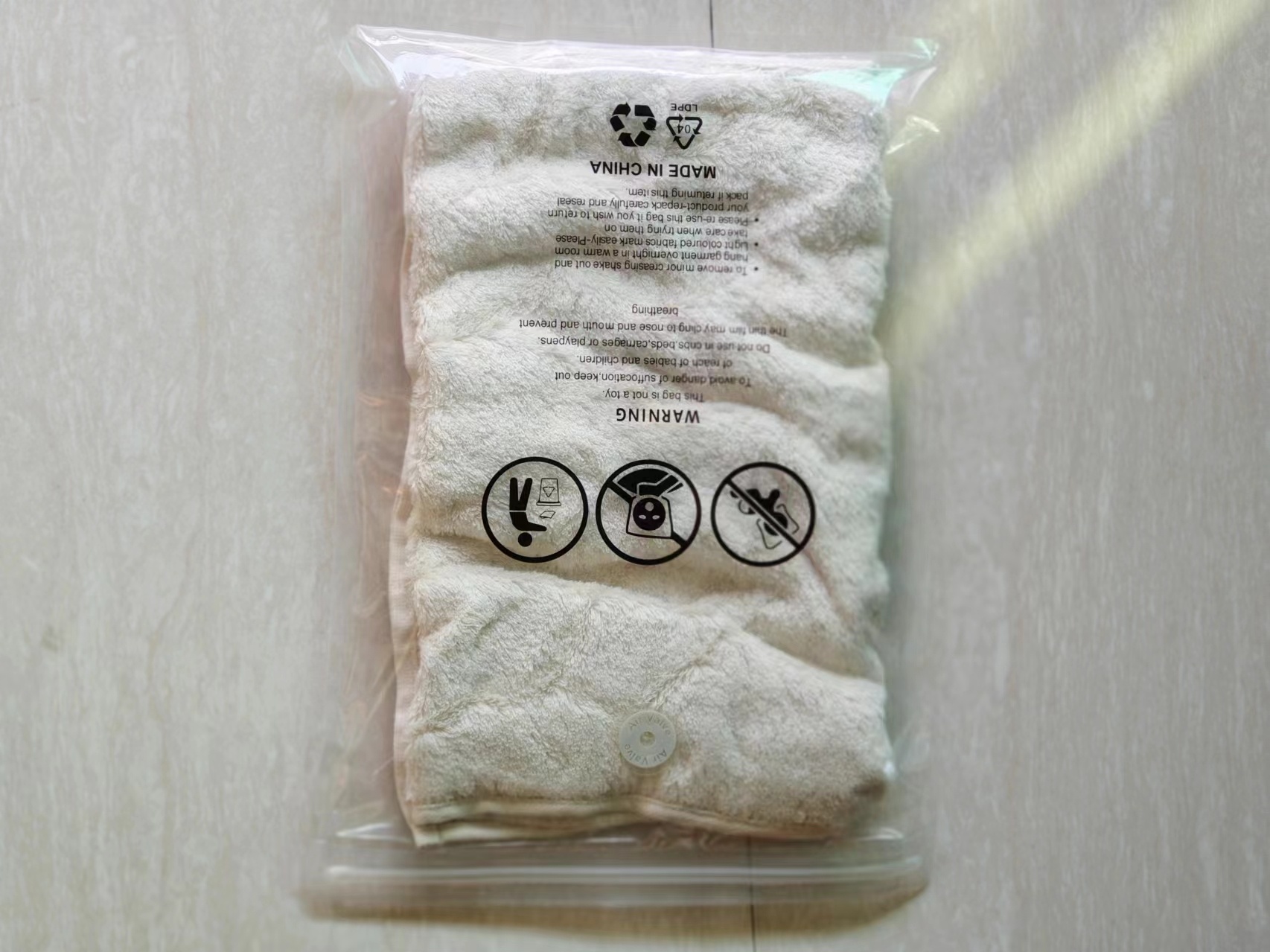 How to Choose Custom Ziplock Bags for Clothes: A Complete Buying Guide
