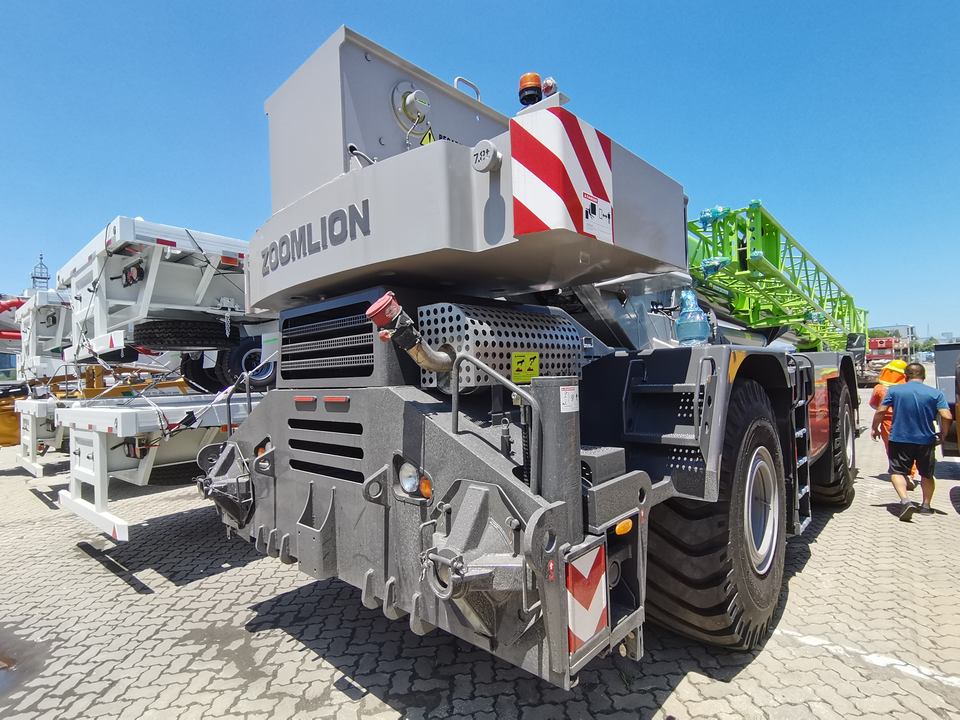 Zoomlion 60 Ton Mobile Crane ZRT600 4X4 Rough Terrain Telescopic Truck ...