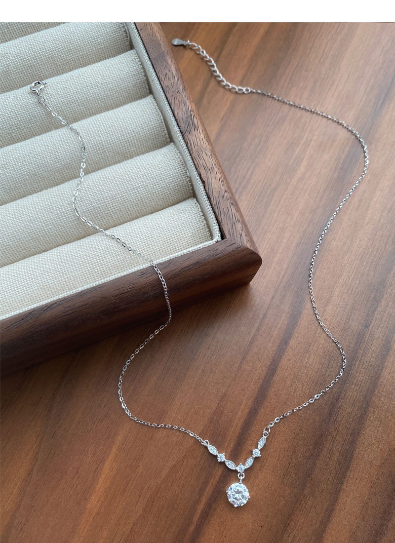 How to Choose the Best Layered Necklaces: A Complete Buying Guide